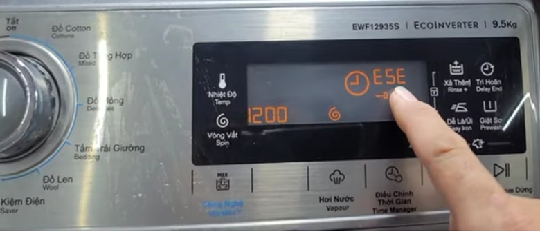 Mách bạn 3 cách kiểm tra và khắc phục lỗi E5E máy giặt Electrolux